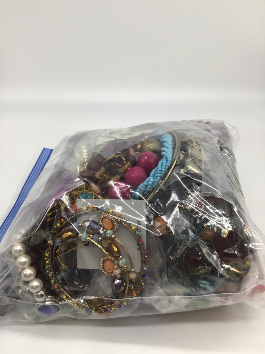 Miscellaneous Jewelry Bag | EstateSales.org