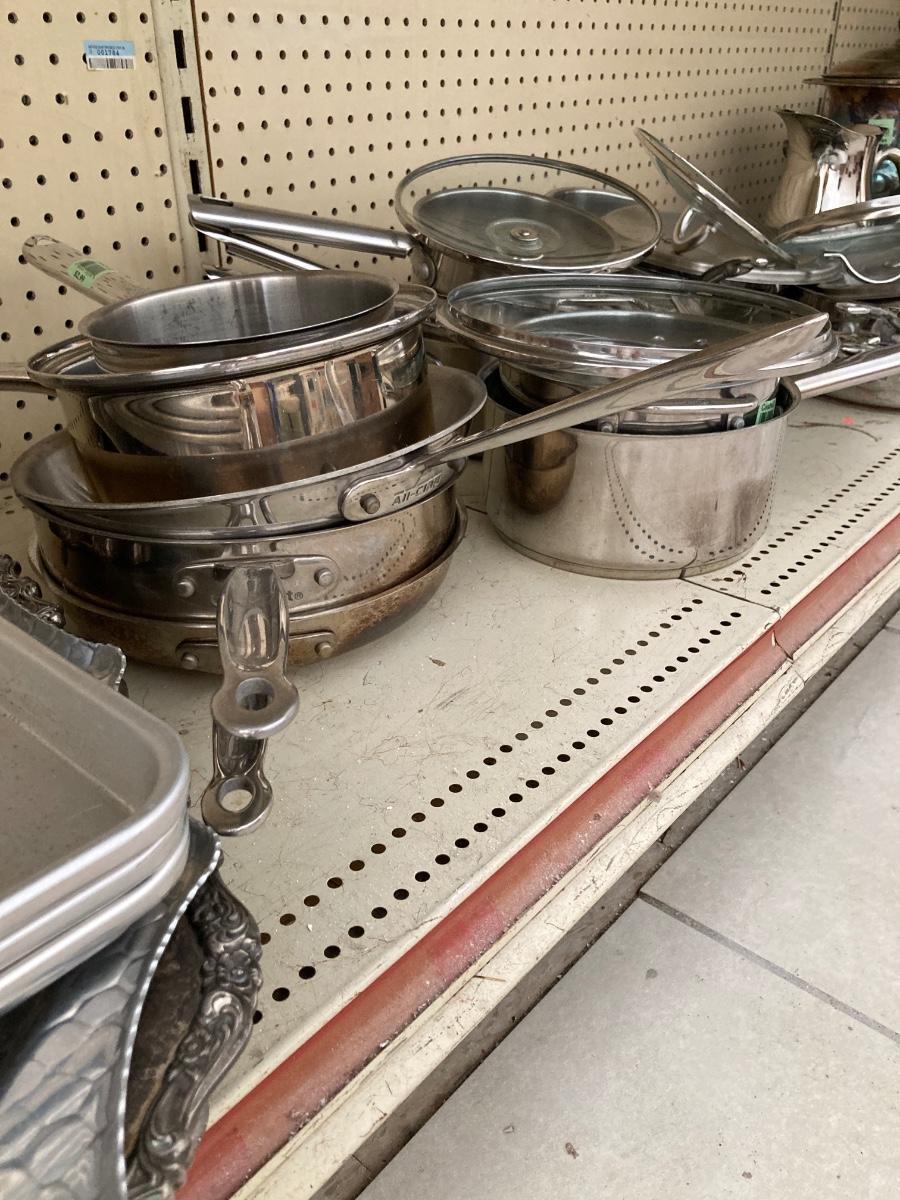 set of 6 assorted cooking pots | EstateSales.org