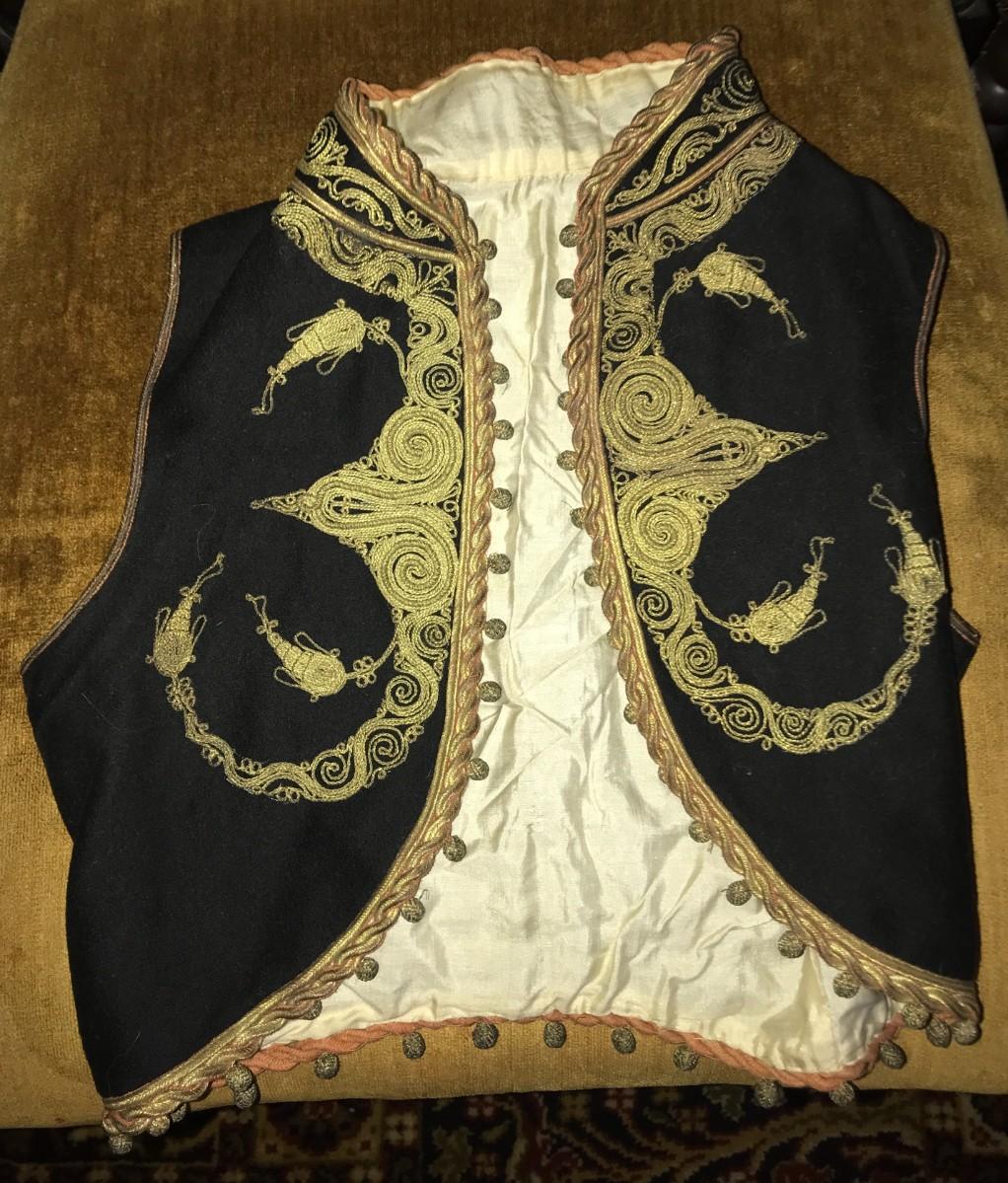 Middle Eastern Vest | EstateSales.org
