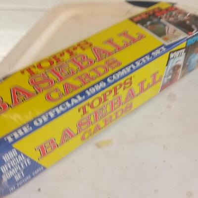 LOT 84 TOPPS 1986 COMPLETE SET OF BASEBALL CARDS | EstateSales.org