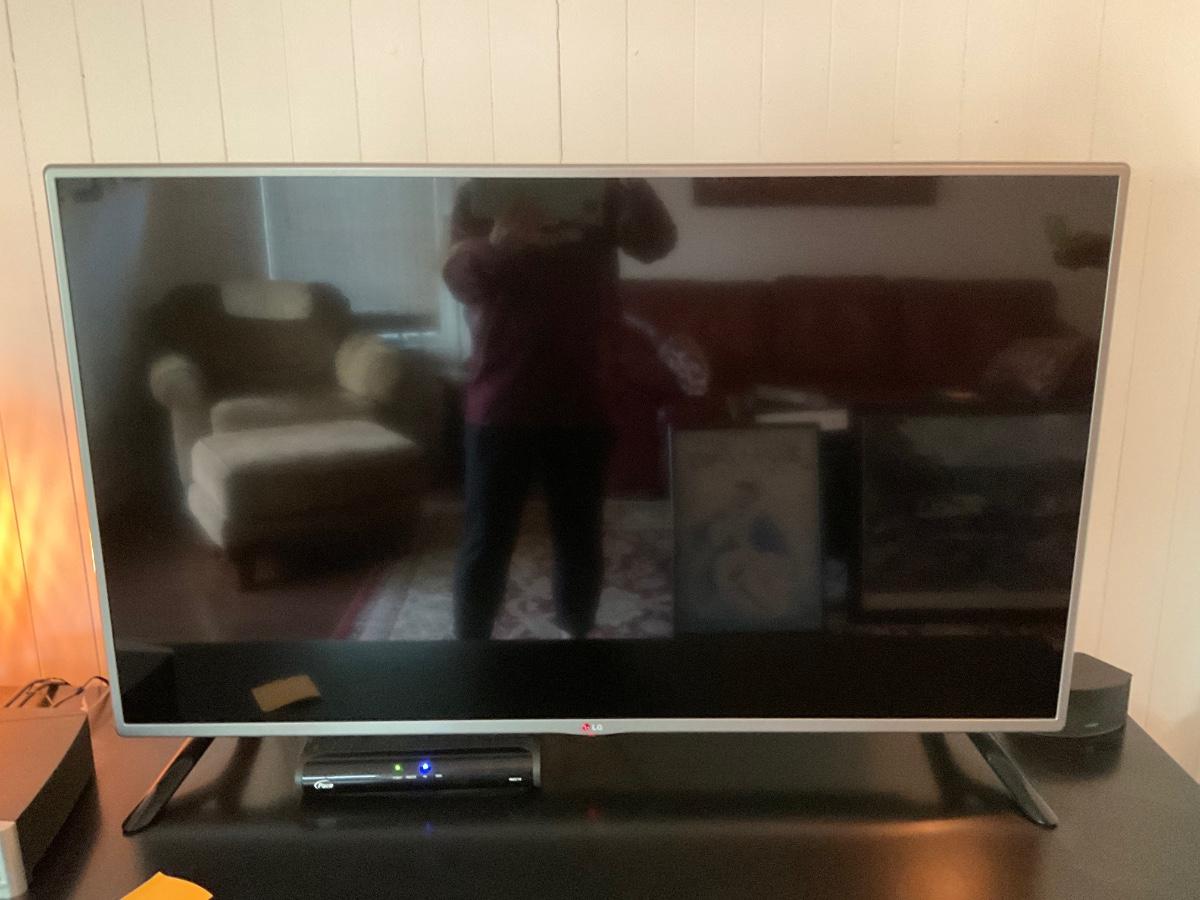 LG 46” TV | EstateSales.org