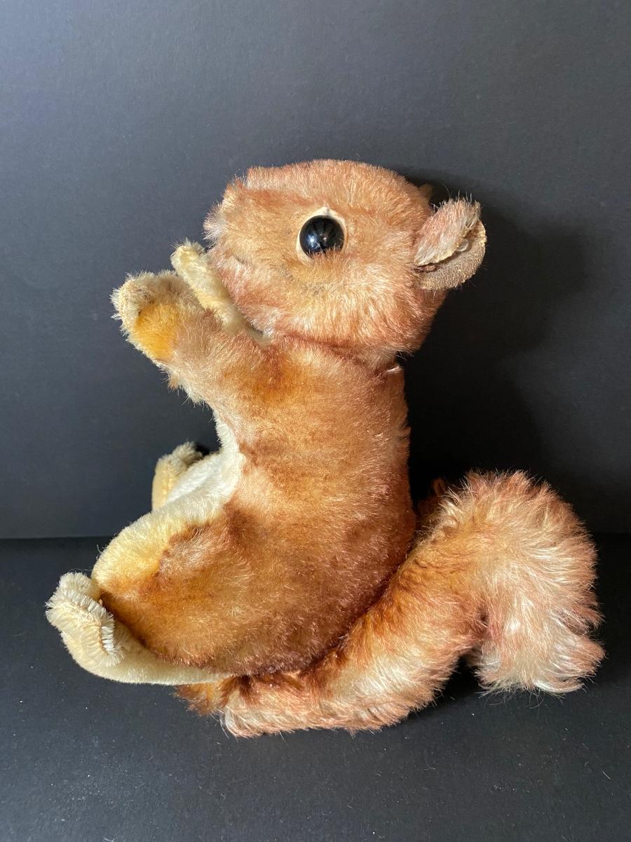 LOT 60: Vintage Steiff Squirrel | EstateSales.org