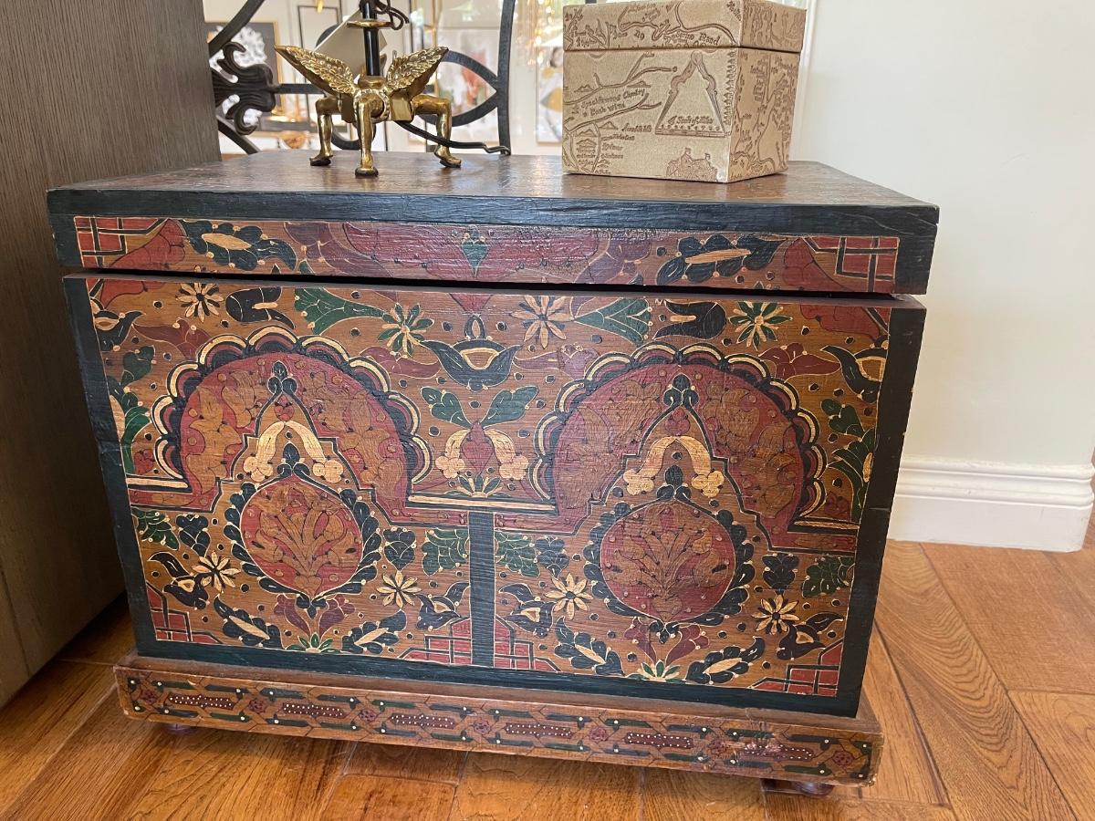 18th Century hand painted trunk | EstateSales.org