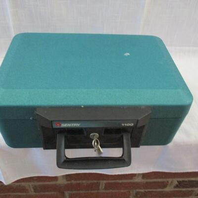 Sentry Lock Box With Key | EstateSales.org