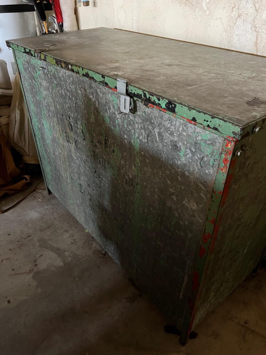 Very Large Metal Storage Box | EstateSales.org
