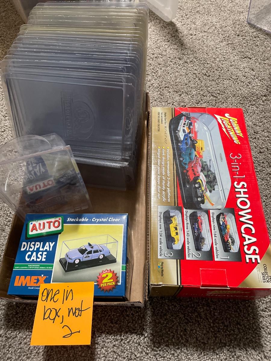 M16-Display cases and protective containers | EstateSales.org