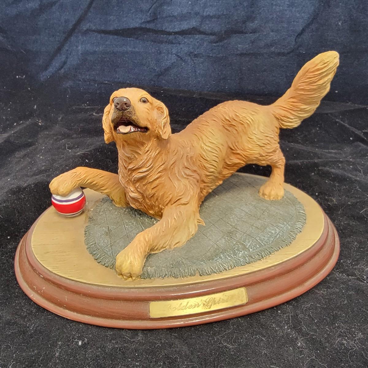 Golden Retriever Figure | EstateSales.org
