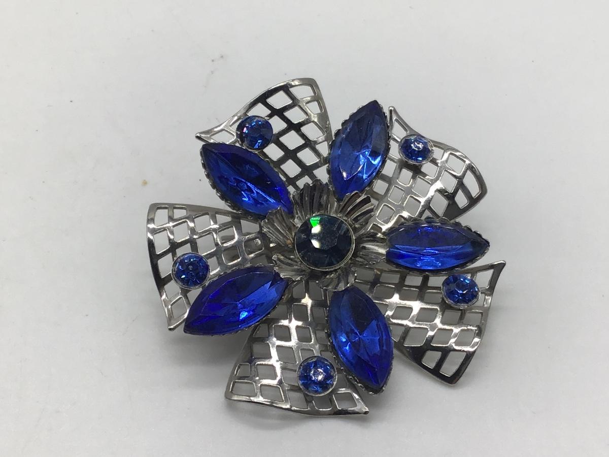 Navy Blue Silver Tone Brooch | EstateSales.org