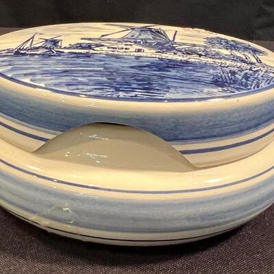 Blue Delph Jar | EstateSales.org