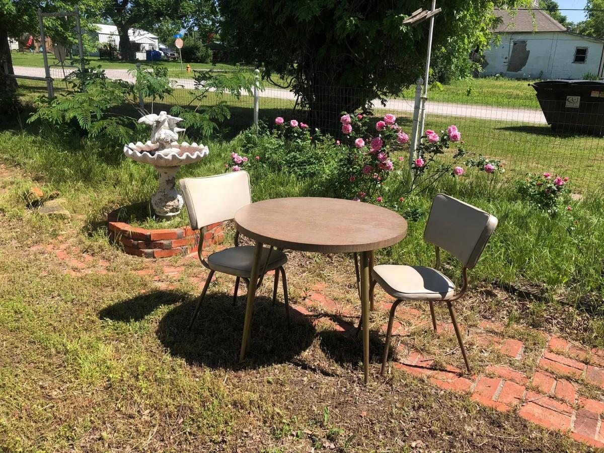 MCM Atomic Table Set/Has Two Chairs | EstateSales.org