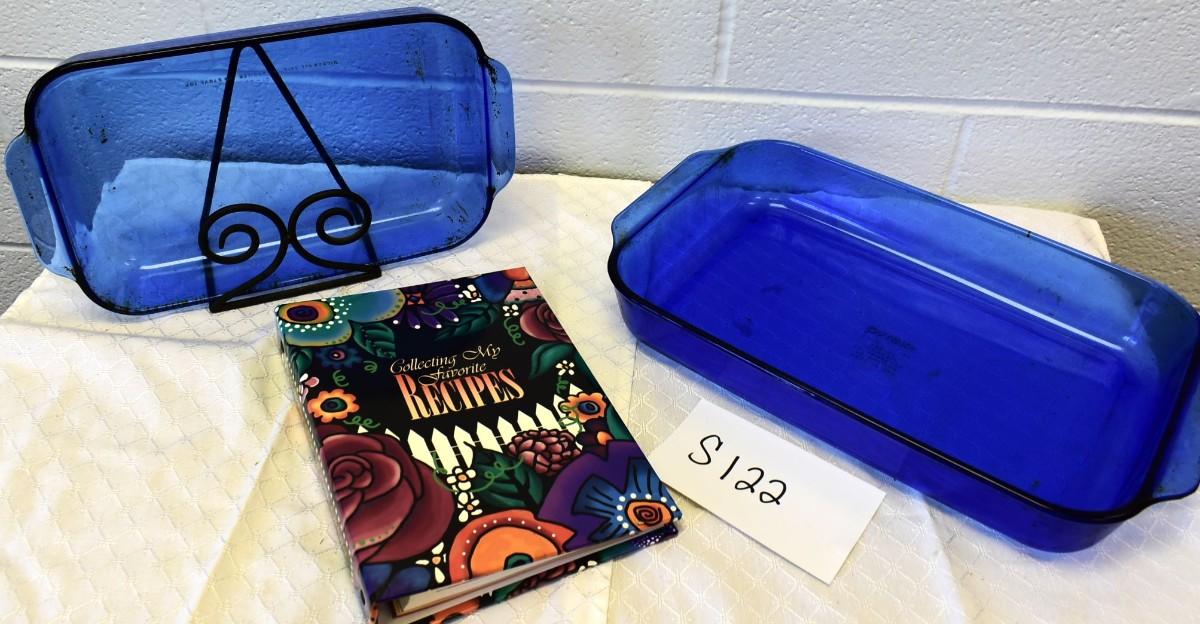 Blue Pyrex Baking Lot | EstateSales.org