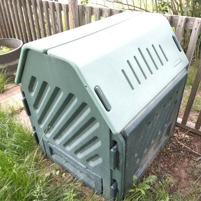 LOT 69 RUBBERMAID COMPOSTER | EstateSales.org