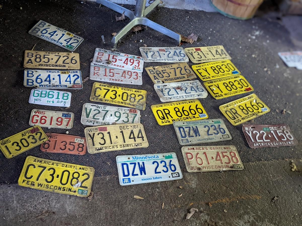 Vtg on up License Plates | EstateSales.org