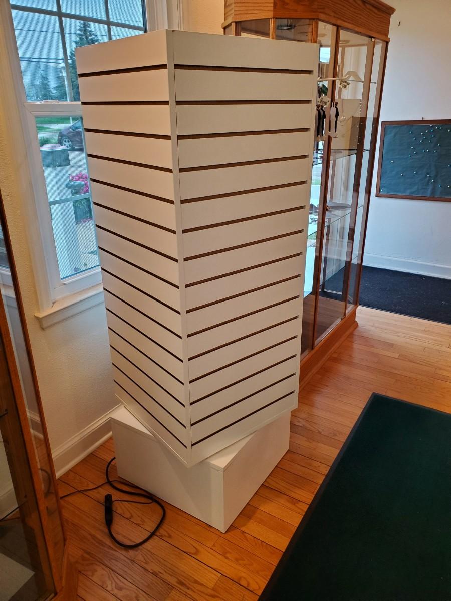 Rotating Slat wall unit | EstateSales.org