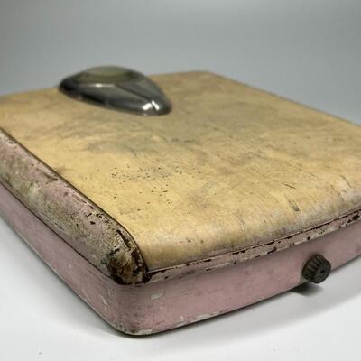 Vintage Metal Mid Century Counselor Bathroom Weight Scale | EstateSales.org
