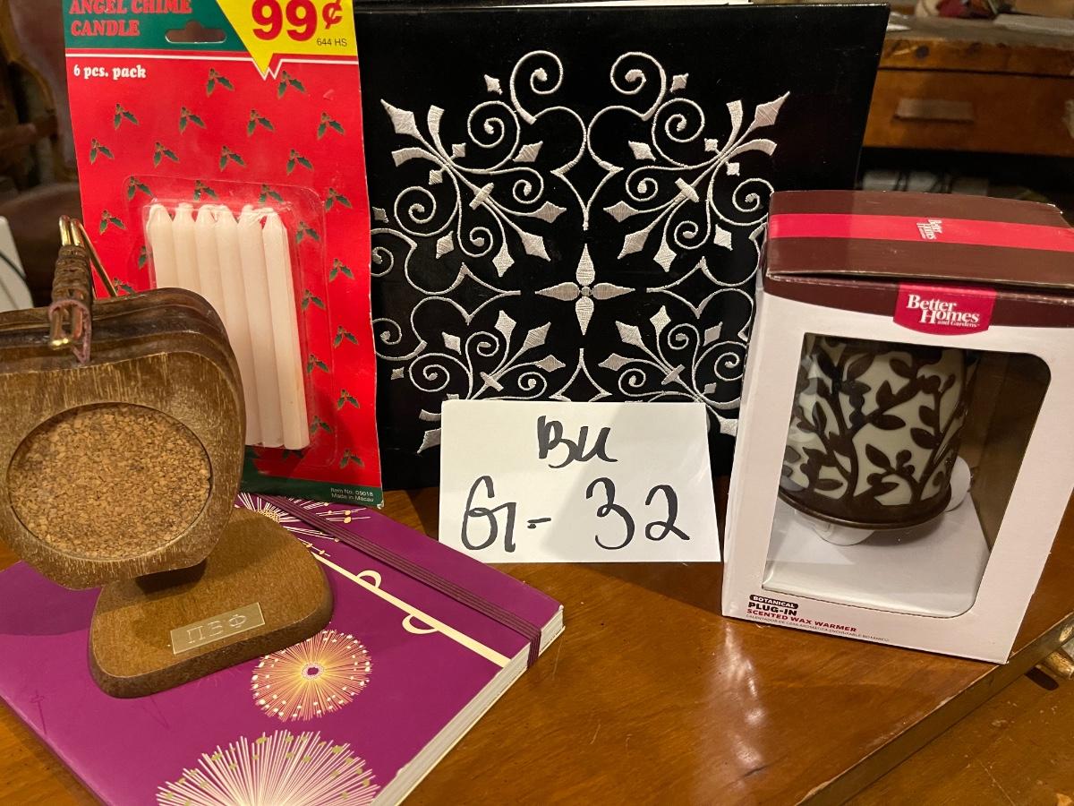 Home decor lot | EstateSales.org