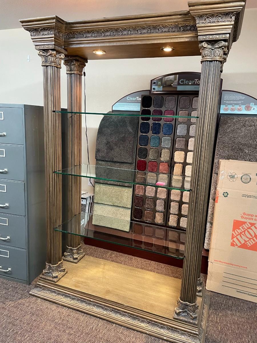 Lighted Display Shelf | EstateSales.org