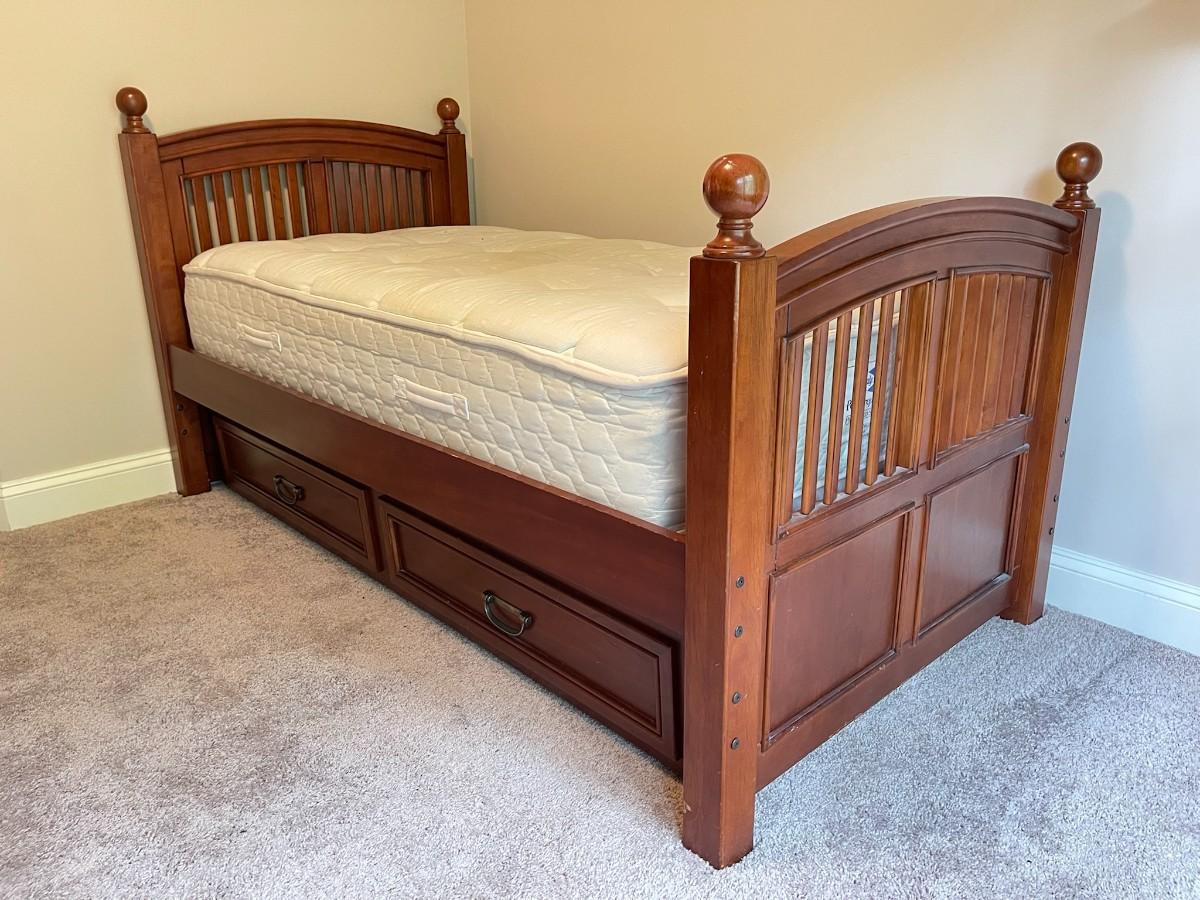 Young America by Stanley Trundle Bed EstateSales