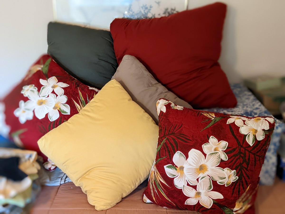 Very Nice Collection of Throw Pillows | EstateSales.org