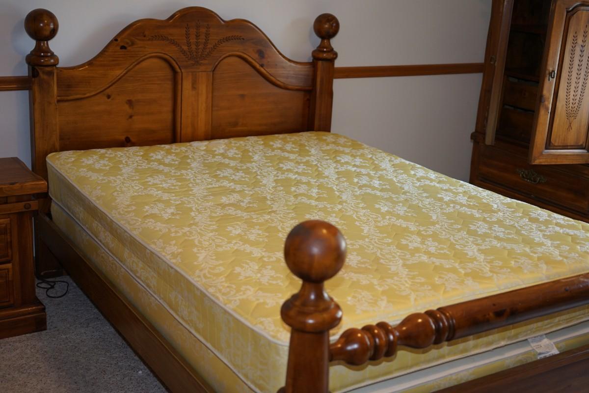 PINE CANNONBALL POSTER BED W/SHEAVES OF WHEAT CARVED ACCENT ...