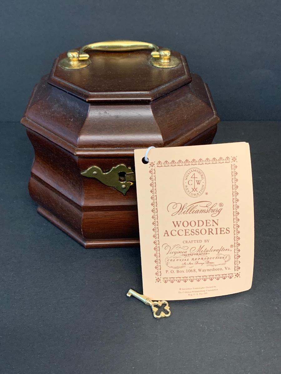 LOT::R92: Vintage Limoges Trinket Box & Williamsburg Restoration ...