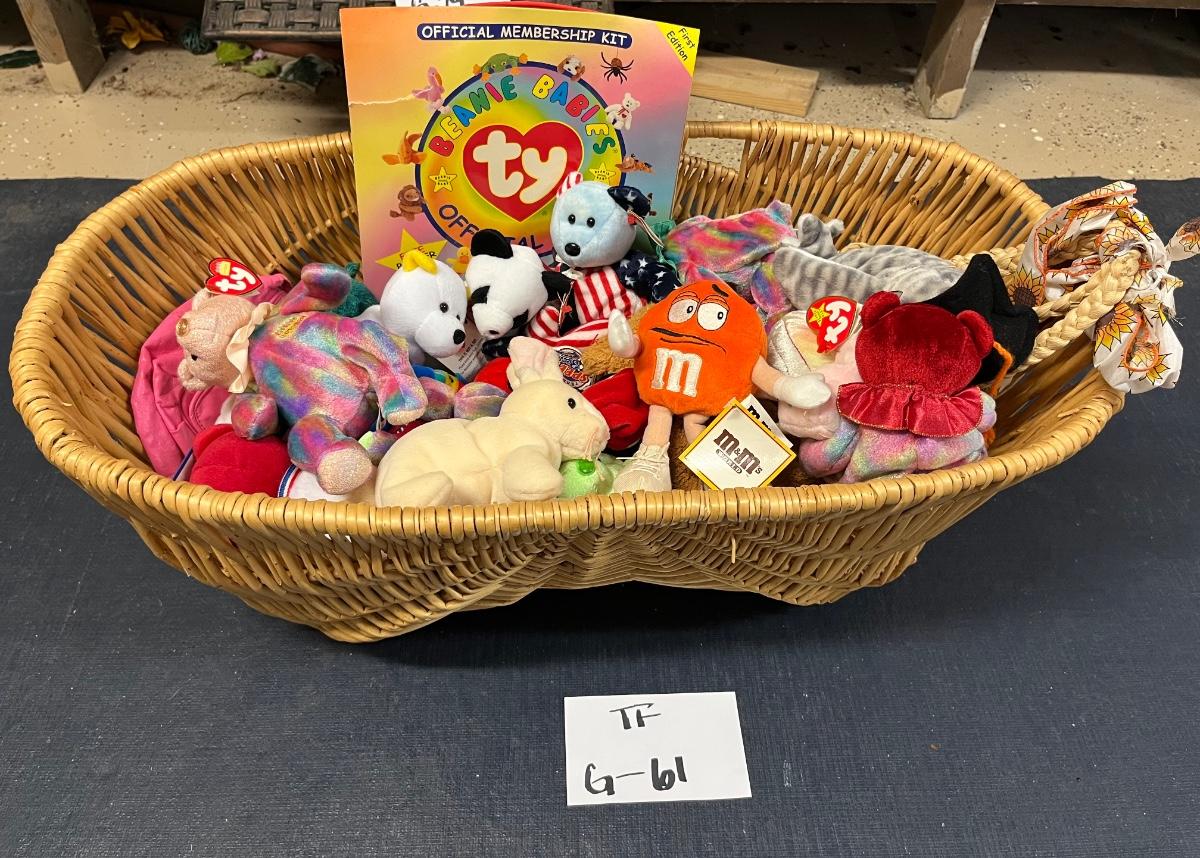 Surprise stuffy lot | EstateSales.org