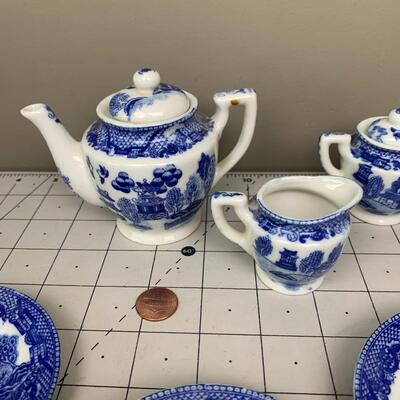 #58 Blue Willow Tea Set | EstateSales.org
