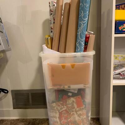 #800 Wrapping Paper & Storage Tote | EstateSales.org