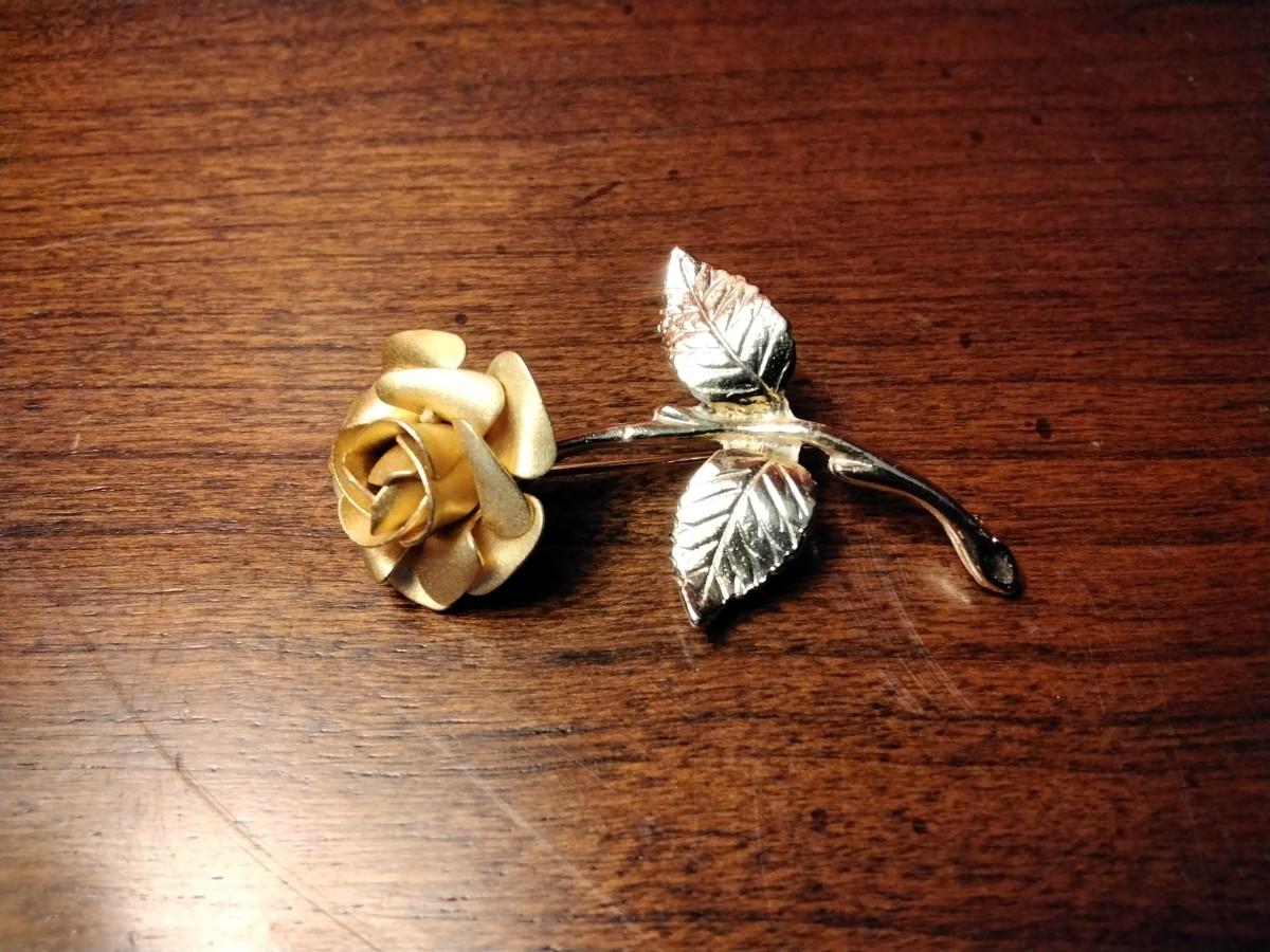 Beautiful Gold Rose Brooch | EstateSales.org