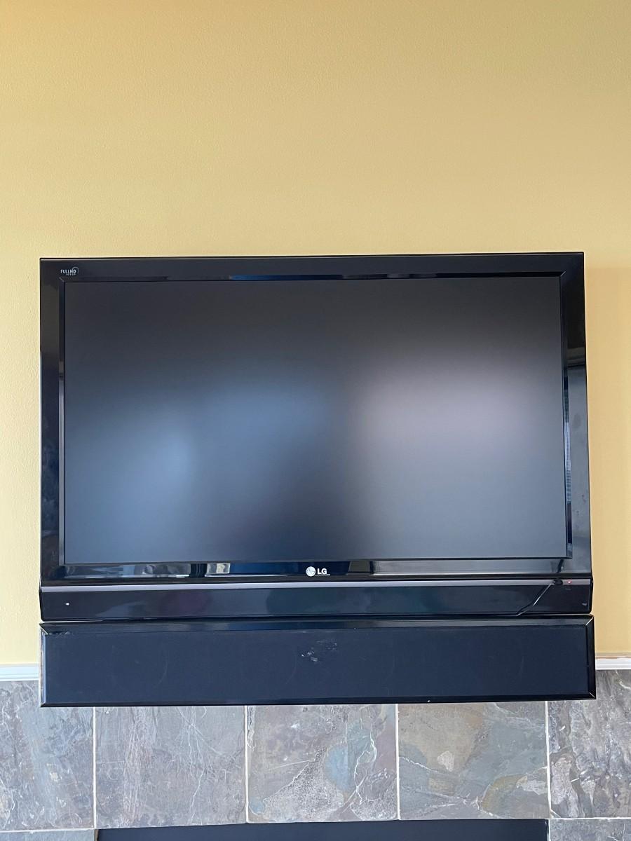 LG Flatscreen TV with sound bar | EstateSales.org