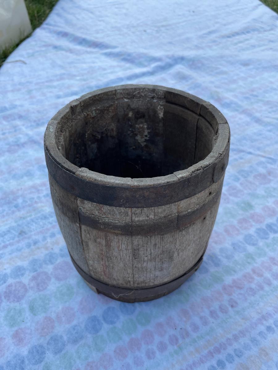 Small barrel | EstateSales.org
