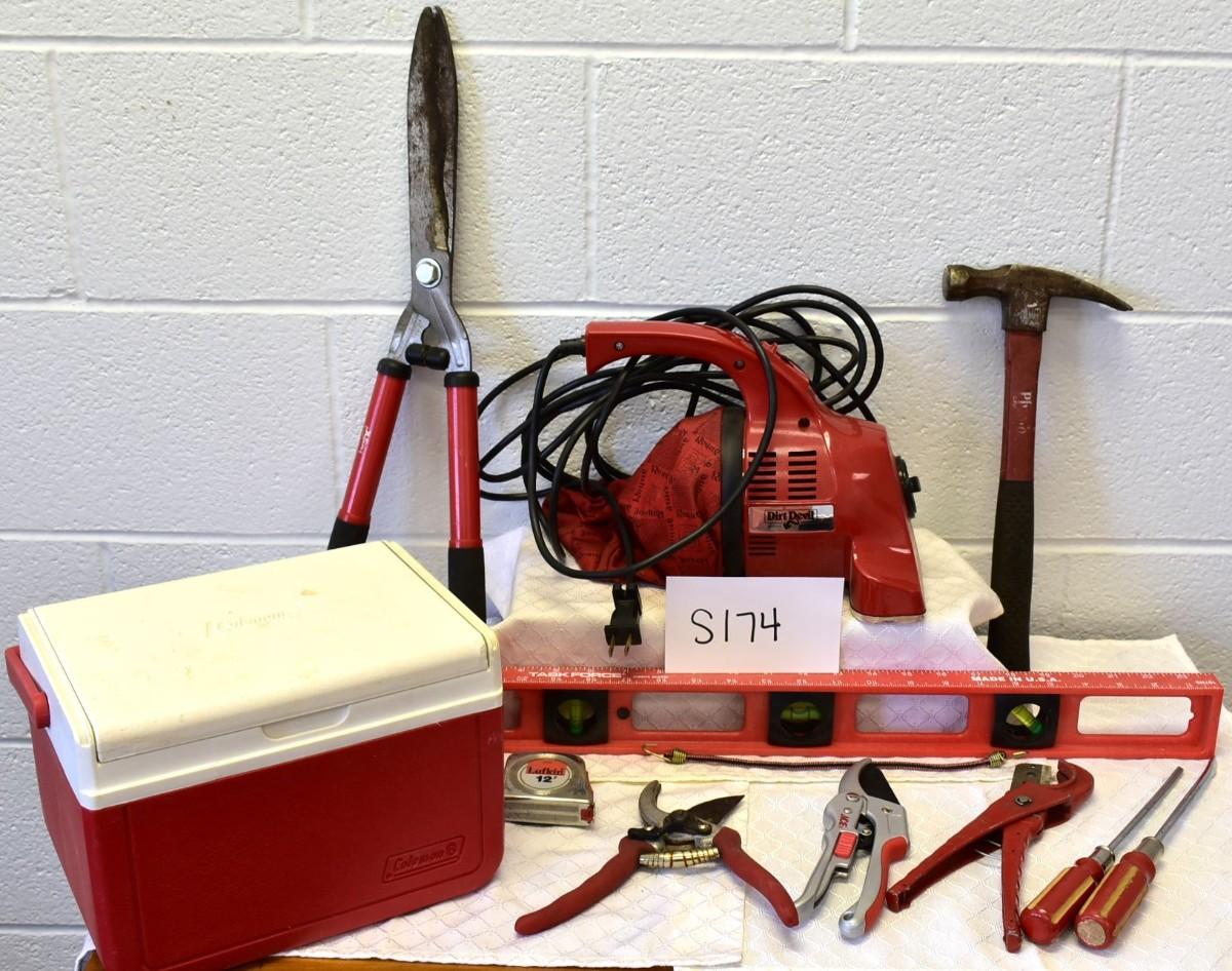 Red Tool Lot | EstateSales.org