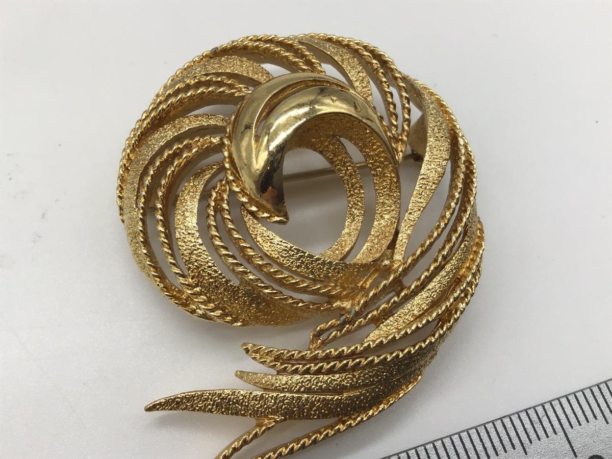 Beautiful Monet Brooch | EstateSales.org