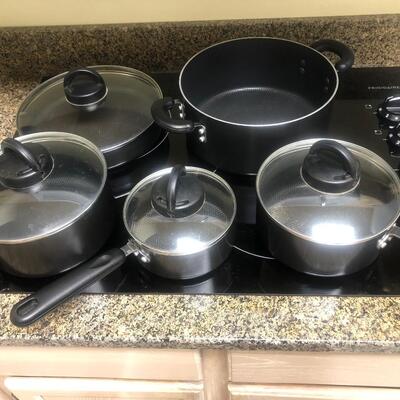 K14- Philippe Richard Cookware set | EstateSales.org