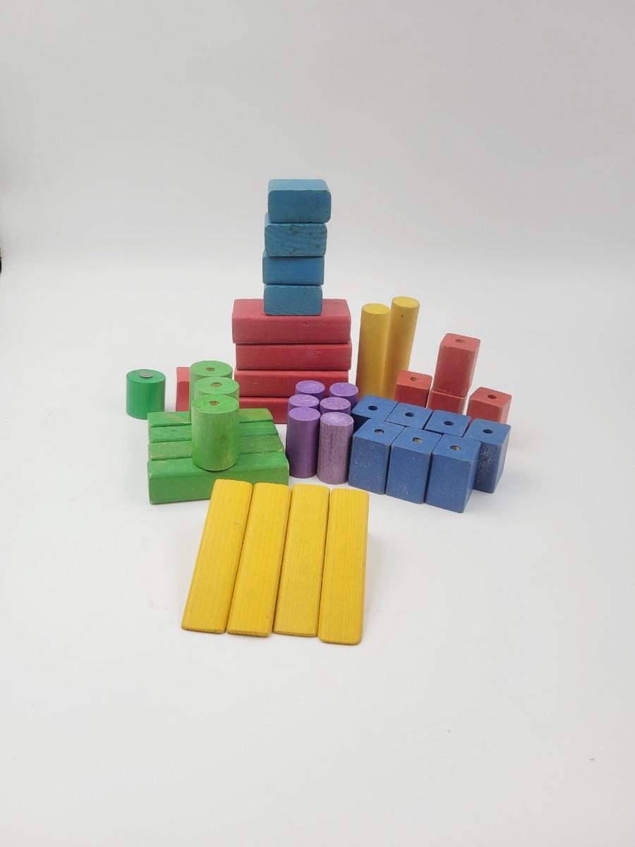 VINTAGE COLORFUL BLOCK ASSORTMENT | EstateSales.org