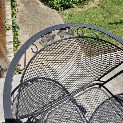 Heavy Metal Wire Mesh Patio table w 4 Chairs 48" Dia | EstateSales.org