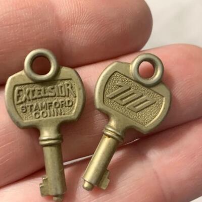 PAIR Vintage Luggage Trunk Skeleton Keys Excelsior Key Co ...