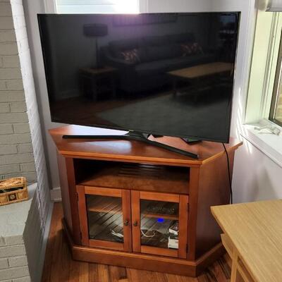 Samsung 48" Tv UN48J5200AF | EstateSales.org