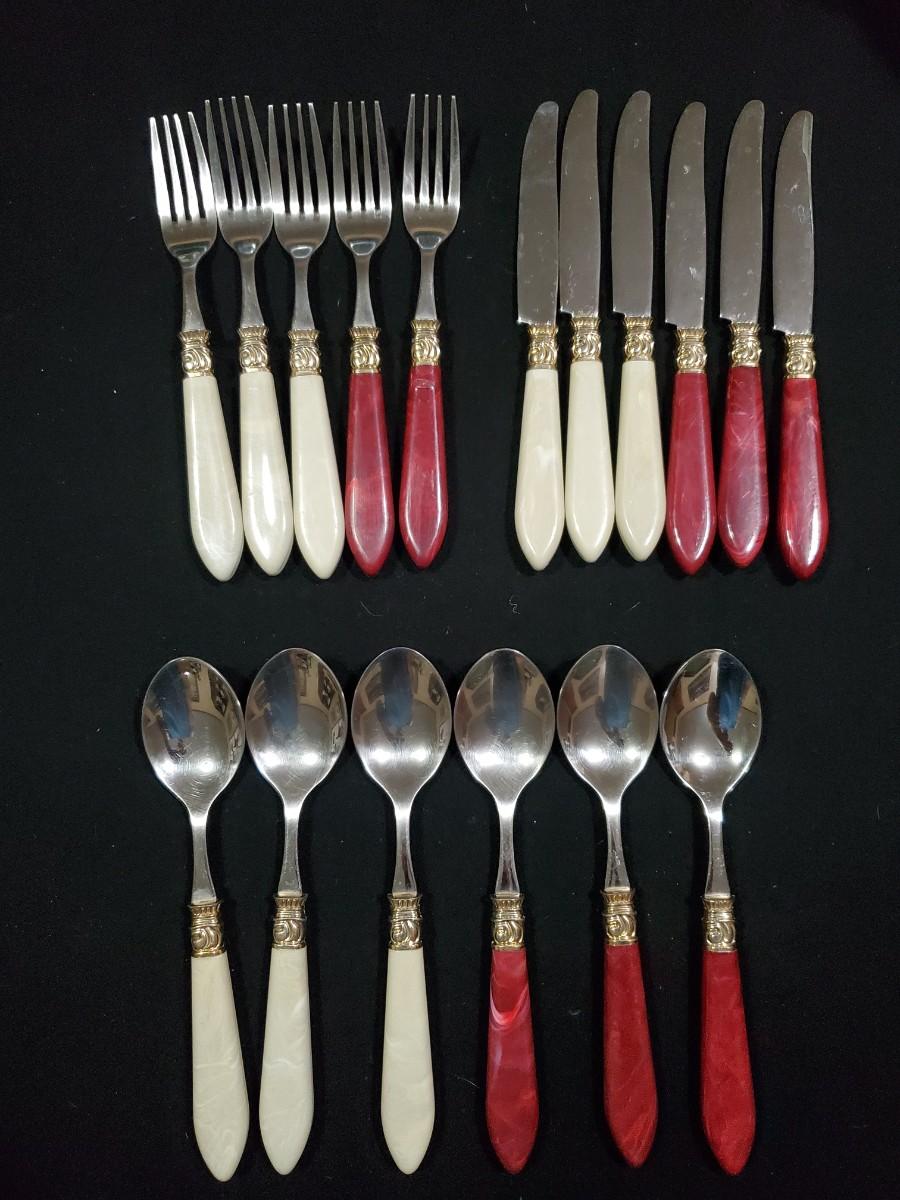 Flatware Set - 17 Pieces | EstateSales.org