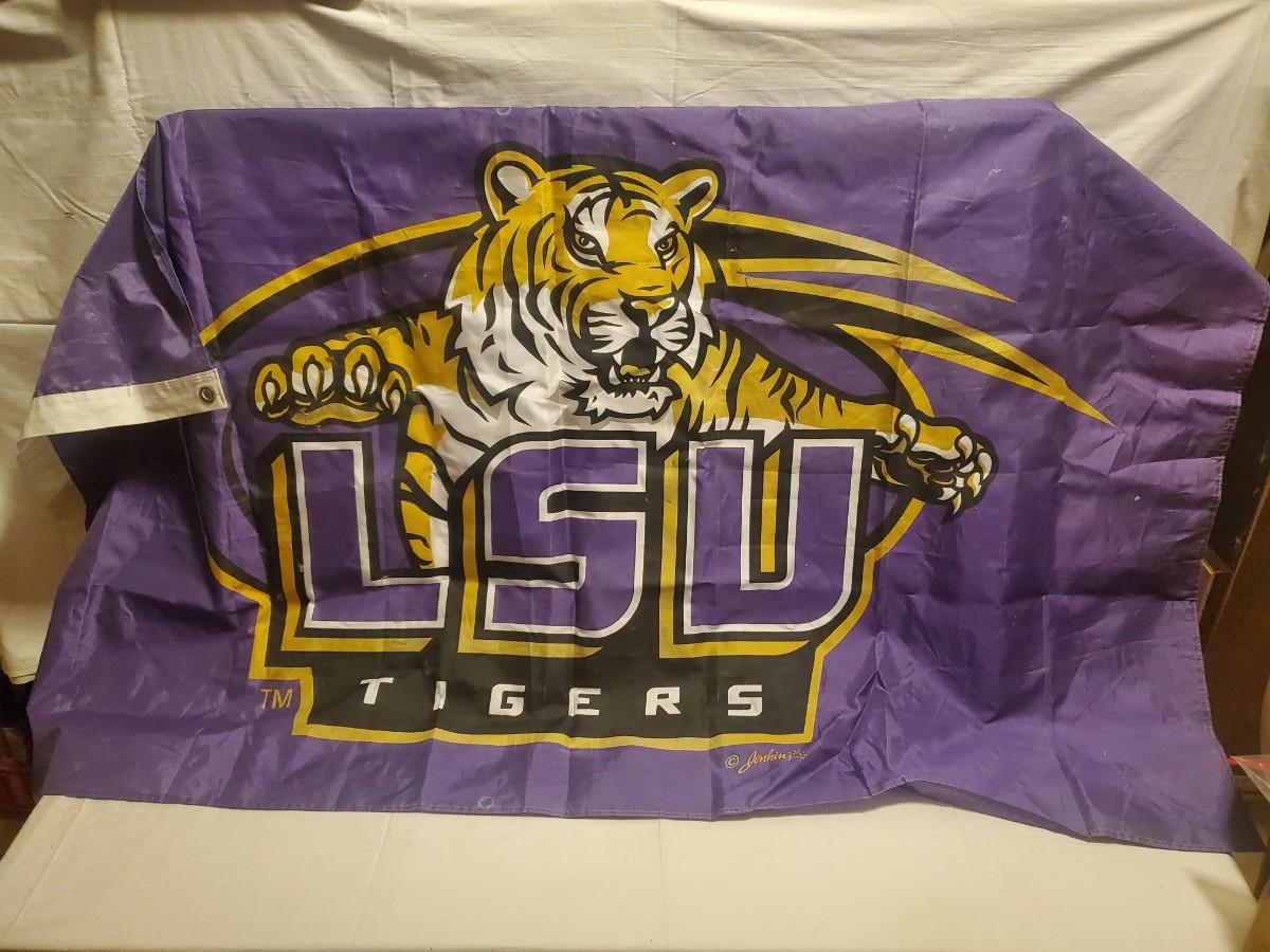 LSU Flag 5' X 3' | EstateSales.org