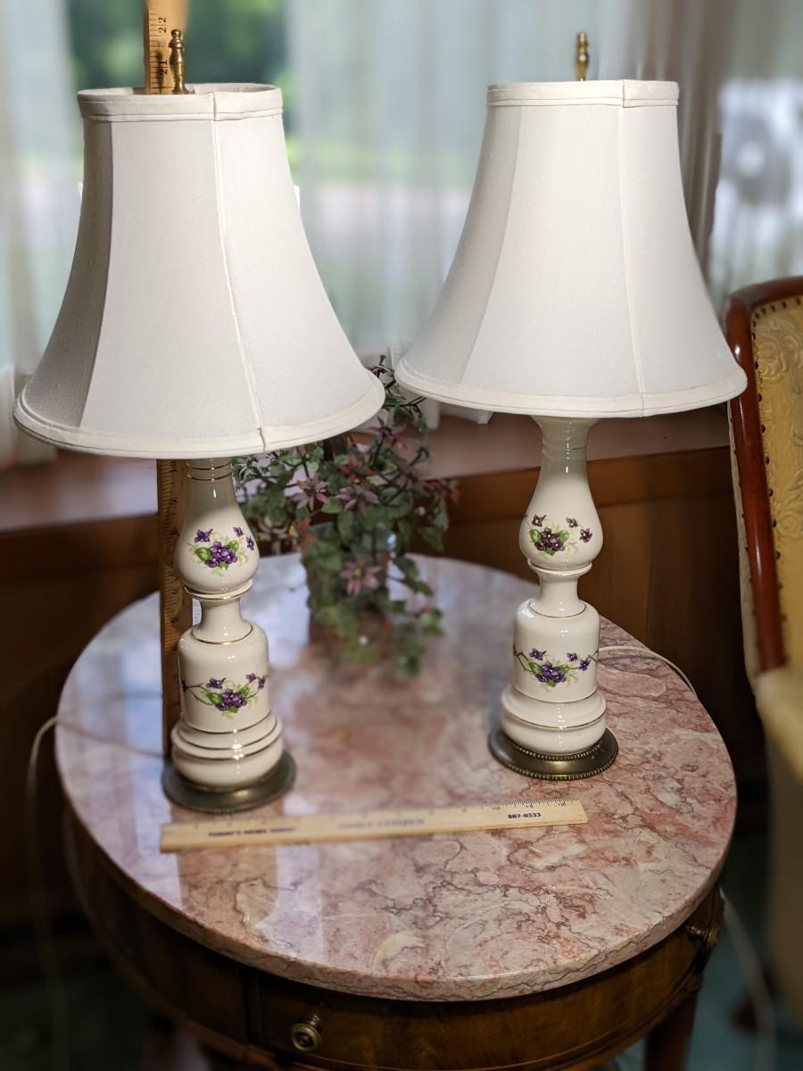 Beautiful Ceramic Vintage Leviton Lamps | EstateSales.org