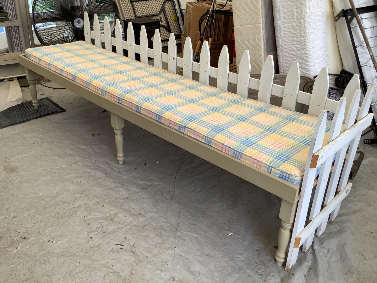 5285 Custom made White Picket Fence Bench | EstateSales.org