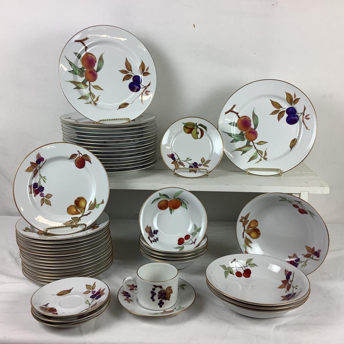 5312 Royal Worcester Evesham 47 pc Porcelain china set | EstateSales.org
