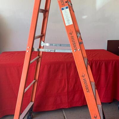 Husky 6ft Ladder | EstateSales.org