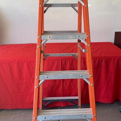 Husky 6ft Ladder | EstateSales.org