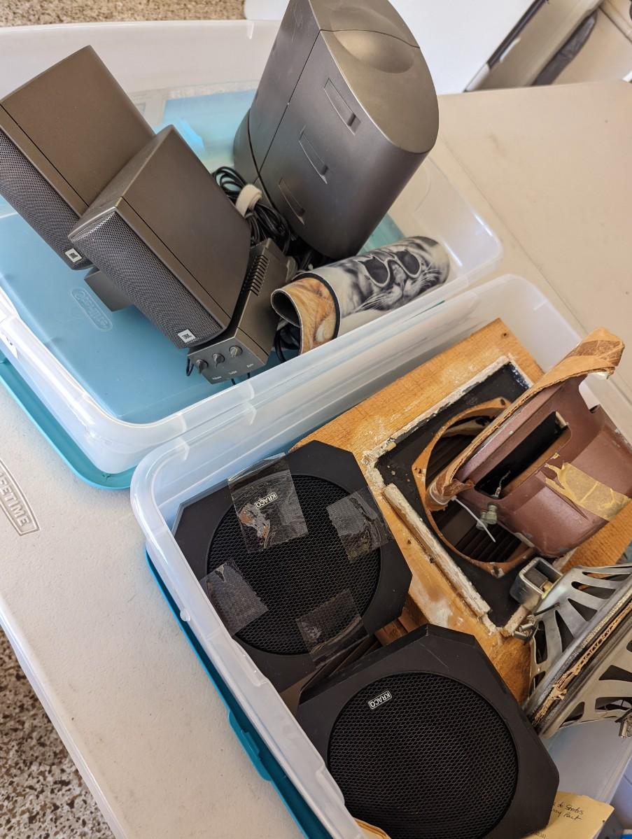 Misc Garage Electronics | EstateSales.org