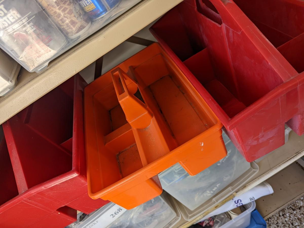 Plastic Carry Storage | EstateSales.org