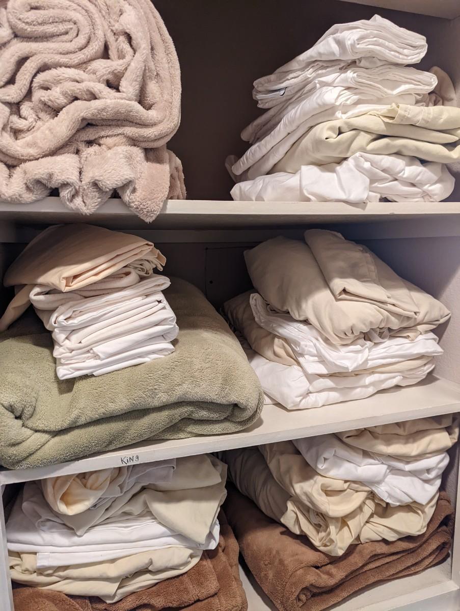 Sheets & Linens | EstateSales.org