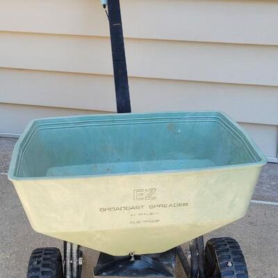 Lot 167: Vintage REPUBLIC EZ Spreader Broadcaster | EstateSales.org