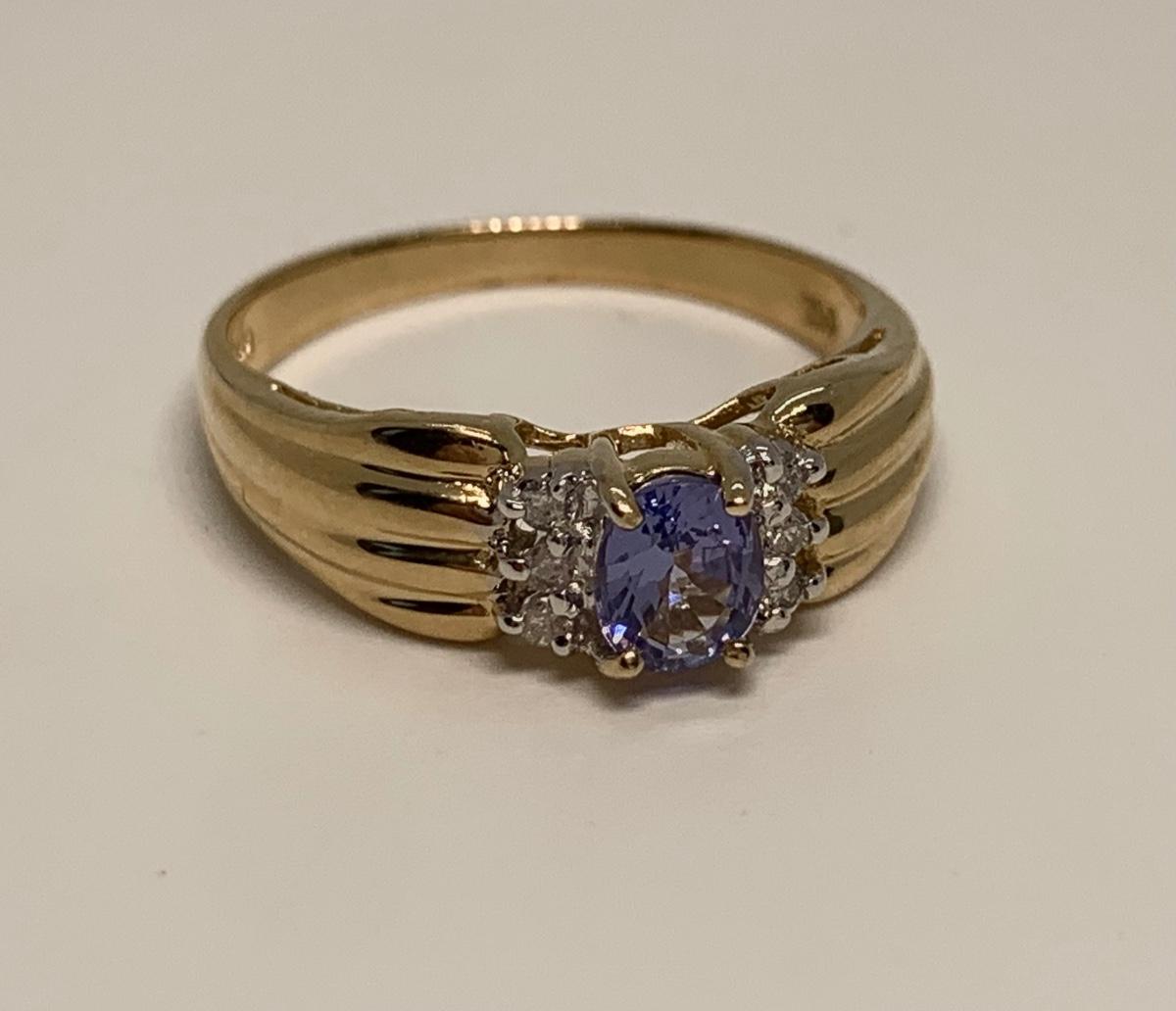 Tw 2.8g 14k Yellow Gold Tanzanite & Diamond Chip Ring sz7 | EstateSales.org